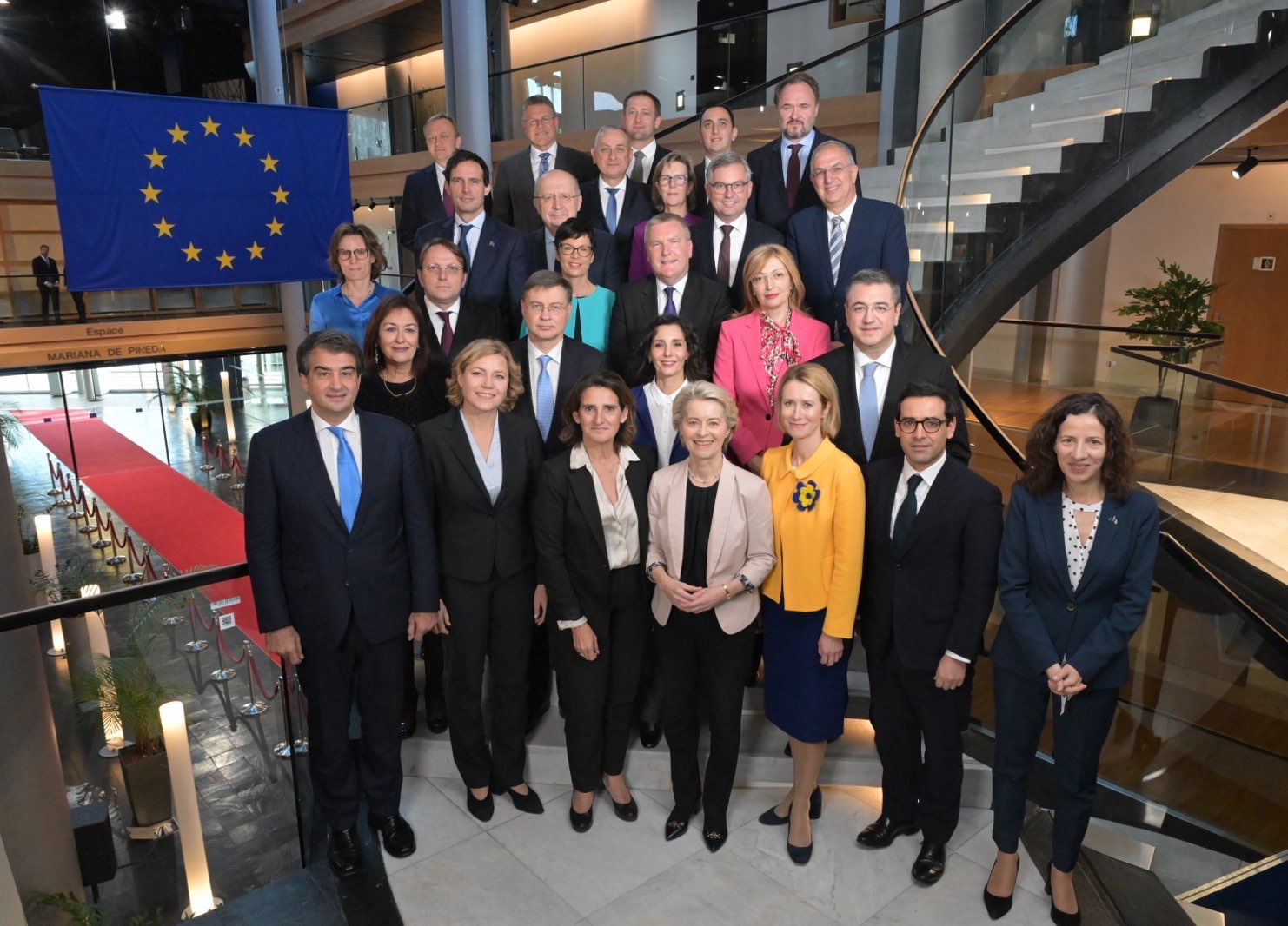 EP approves the second von der Leyen Commission, support to EU ...